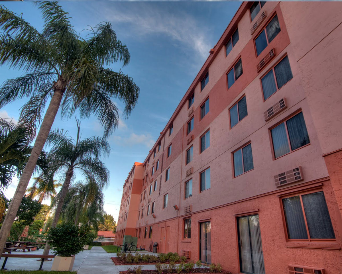 Las Palmas Plaza I - VOA Florida
